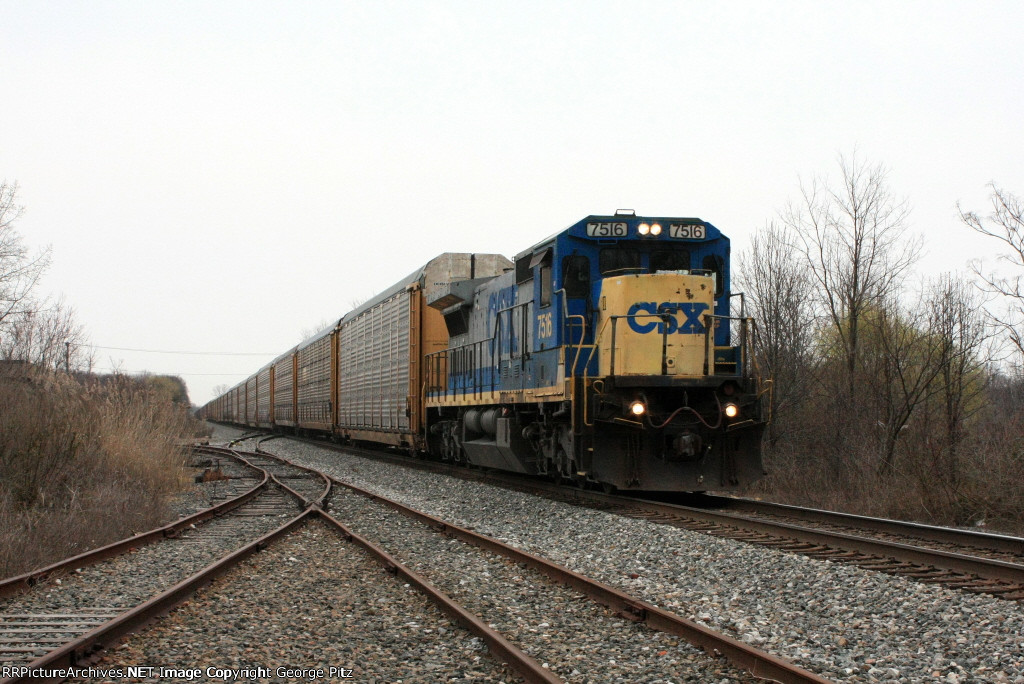 CSX 7516 and train S217